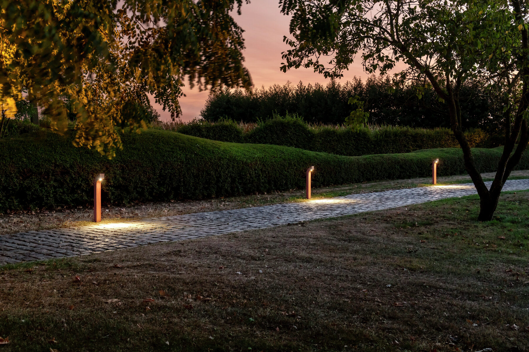 Natural purity in exterior lighting. | Lumyn