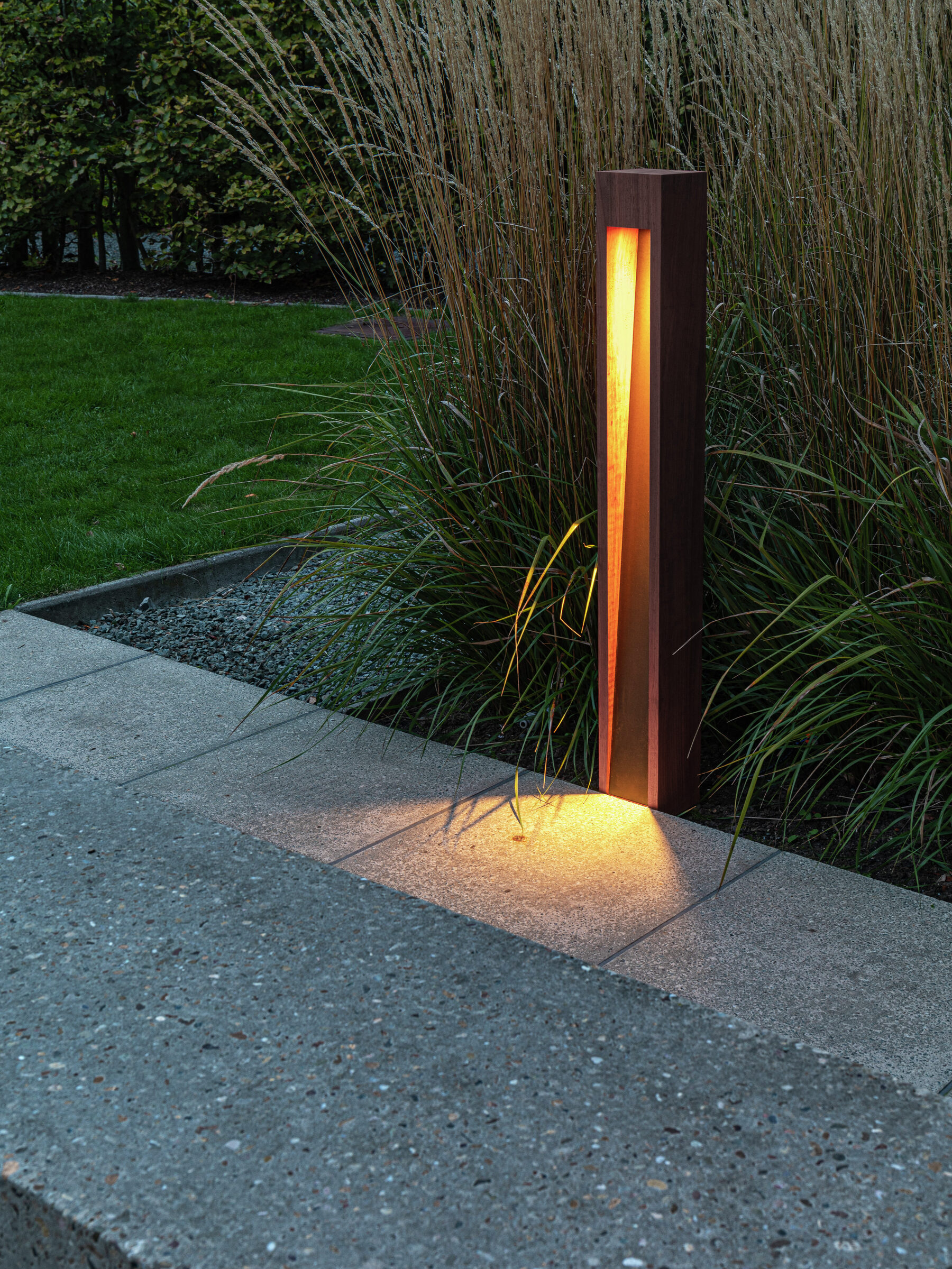 Natural purity in exterior lighting. | Lumyn